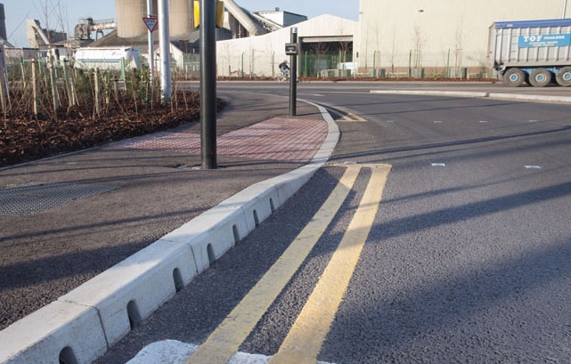 ACO KerbDrain SP280 Splayed Left Hand Drop Kerb Unit - 1000mm ...